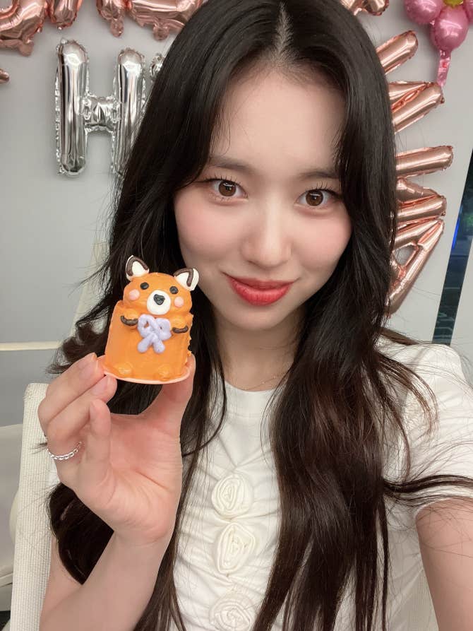 Weki Meki Community Posts 꺄아 어제도 퀸덤퍼즐 응원해주고 6주년도 축하해 줘서 너무너무 고마워요 ️