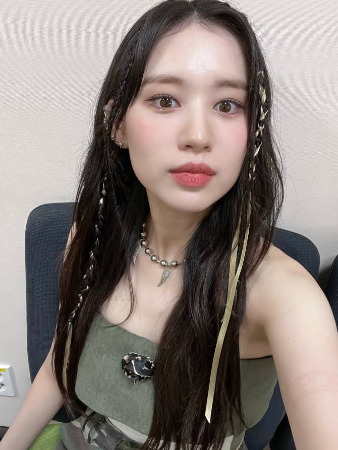 Weki Meki Community Posts 꺄아 어제도 퀸덤퍼즐 응원해주고 6주년도 축하해 줘서 너무너무 고마워요 ️