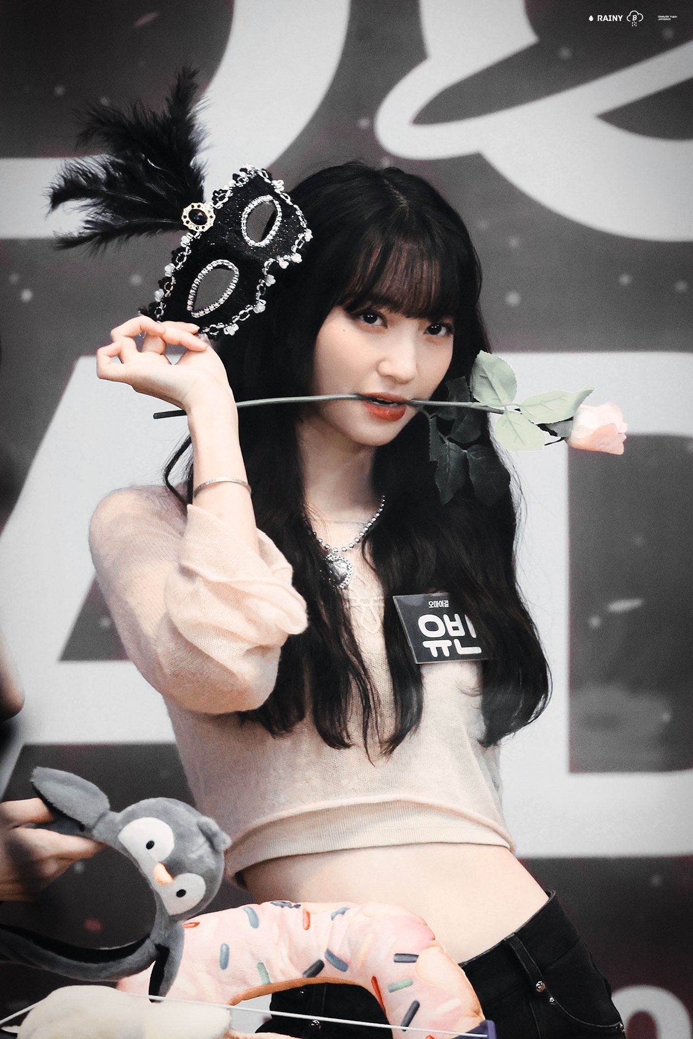 Oh My Girl Community Posts 내 사랑 파란장미💙🌹 그런거 안해도 네가 제일 멋져 ️ 인간 플러팅 배유빈💕