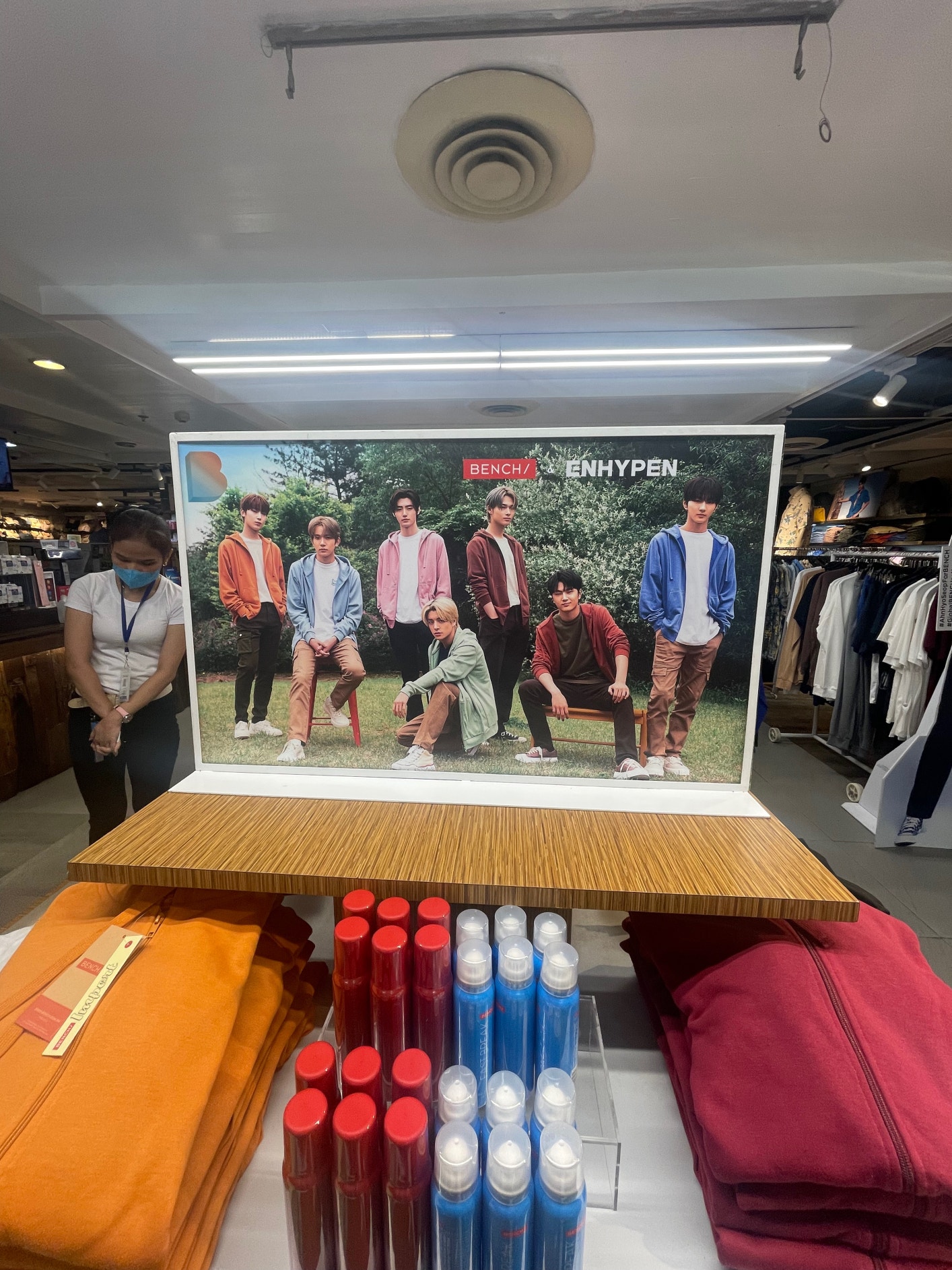 ENHYPEN Community Post - Jake, bench x enhypen! look!