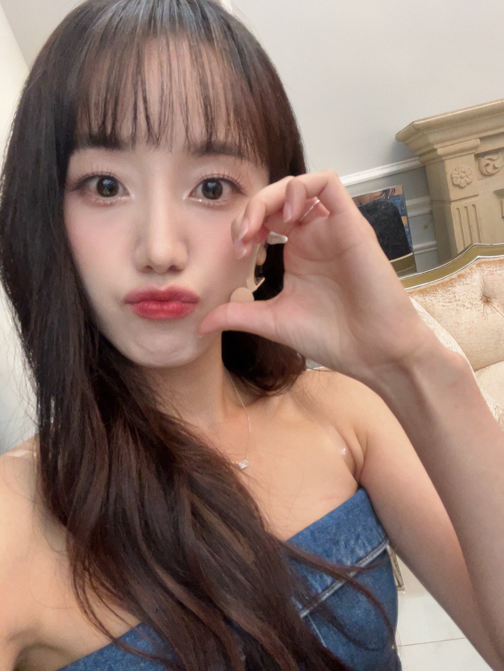 Cherry Bullet Community Posts - 오늘 해윤해윤 10시🌻🌻🌻🌻 놀러왕 ️ - HAE YOON