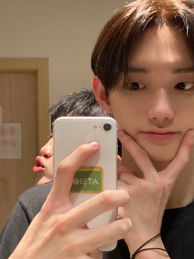 Atbo Community Posts 보트~~ 오늘도 고생했어요😘 누구 입술이게~~ Wonbin