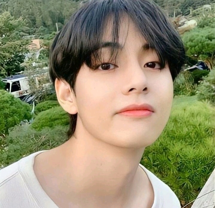 BTS Community Post - Titi is always beautiful, Tae fans give me thumbs ...