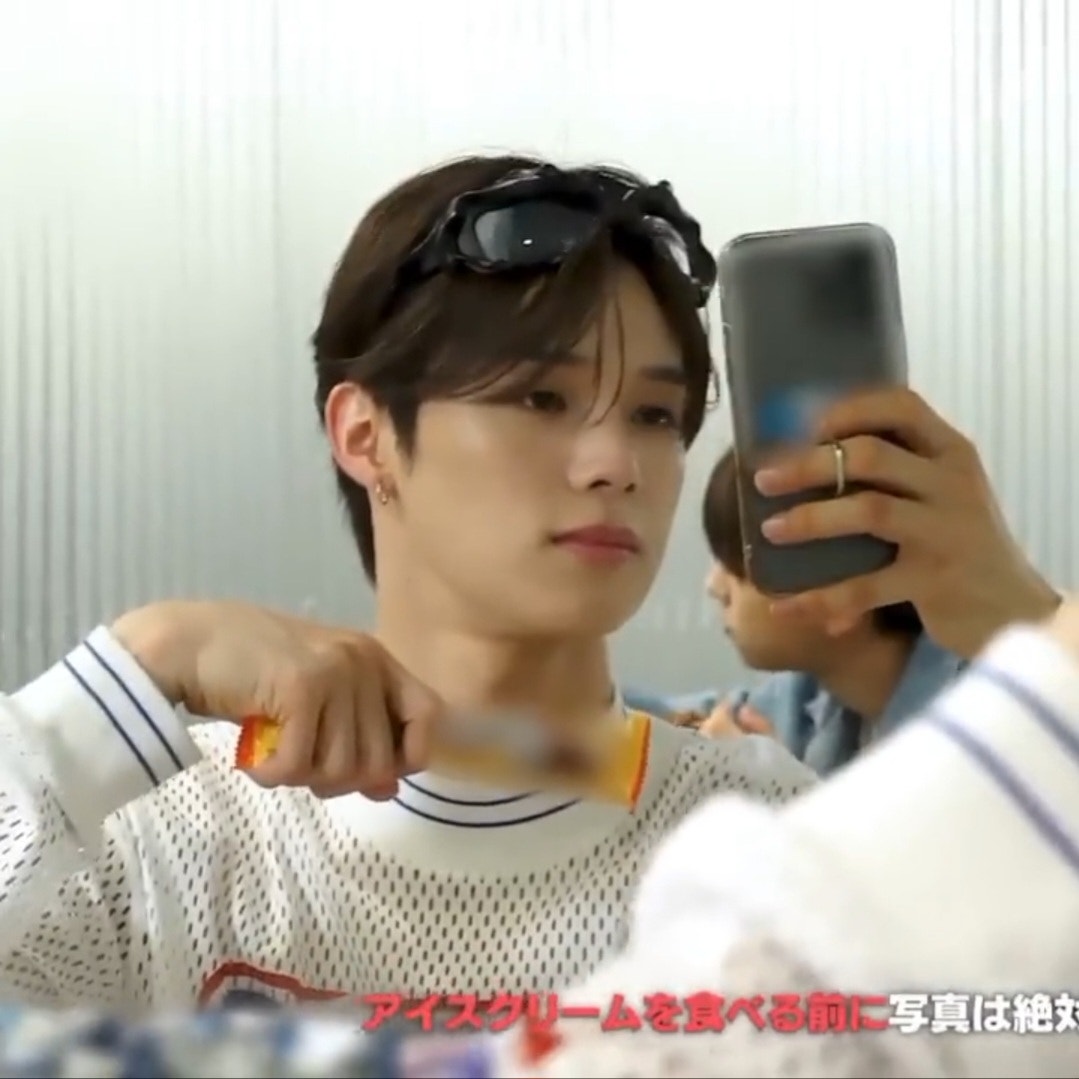 &TEAM Community Post - #to_k, Dear K, when will you post this selca? We are waiting patiently. Lune