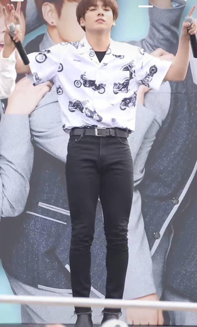 BTS Community Post - Podemos hablar de lo bien que le quedan estos ...