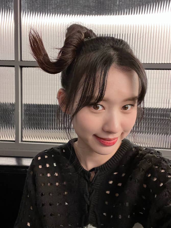 Weki Meki Community Posts 못 올렸던 사진 요기~~🙌🏻 월요일도 잘 보내봅시당 밥 잘 챙겨 먹고요