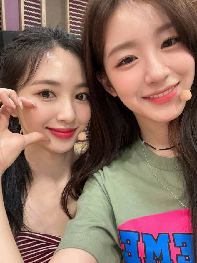 Wooah Community Posts 그냥 맘에드는 사진 올리기🤍 와우 오늘 월욘팅이야🧸💕 Wooyeon