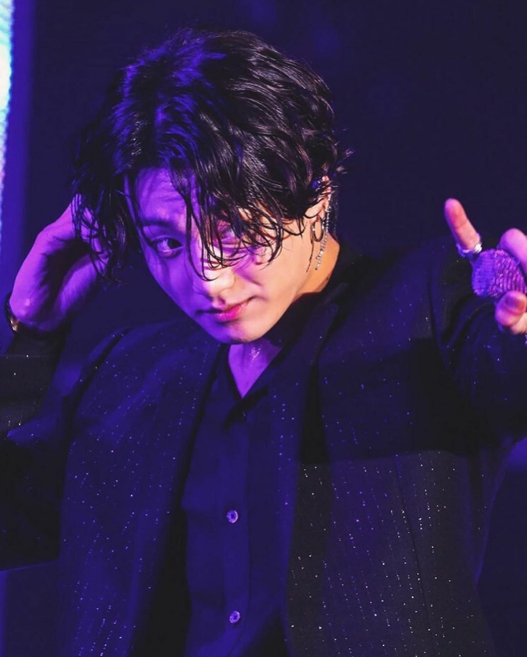 BTS Community Post - 😵😵😵💘💘 First it's the dark VILLAIN Then turns out ...