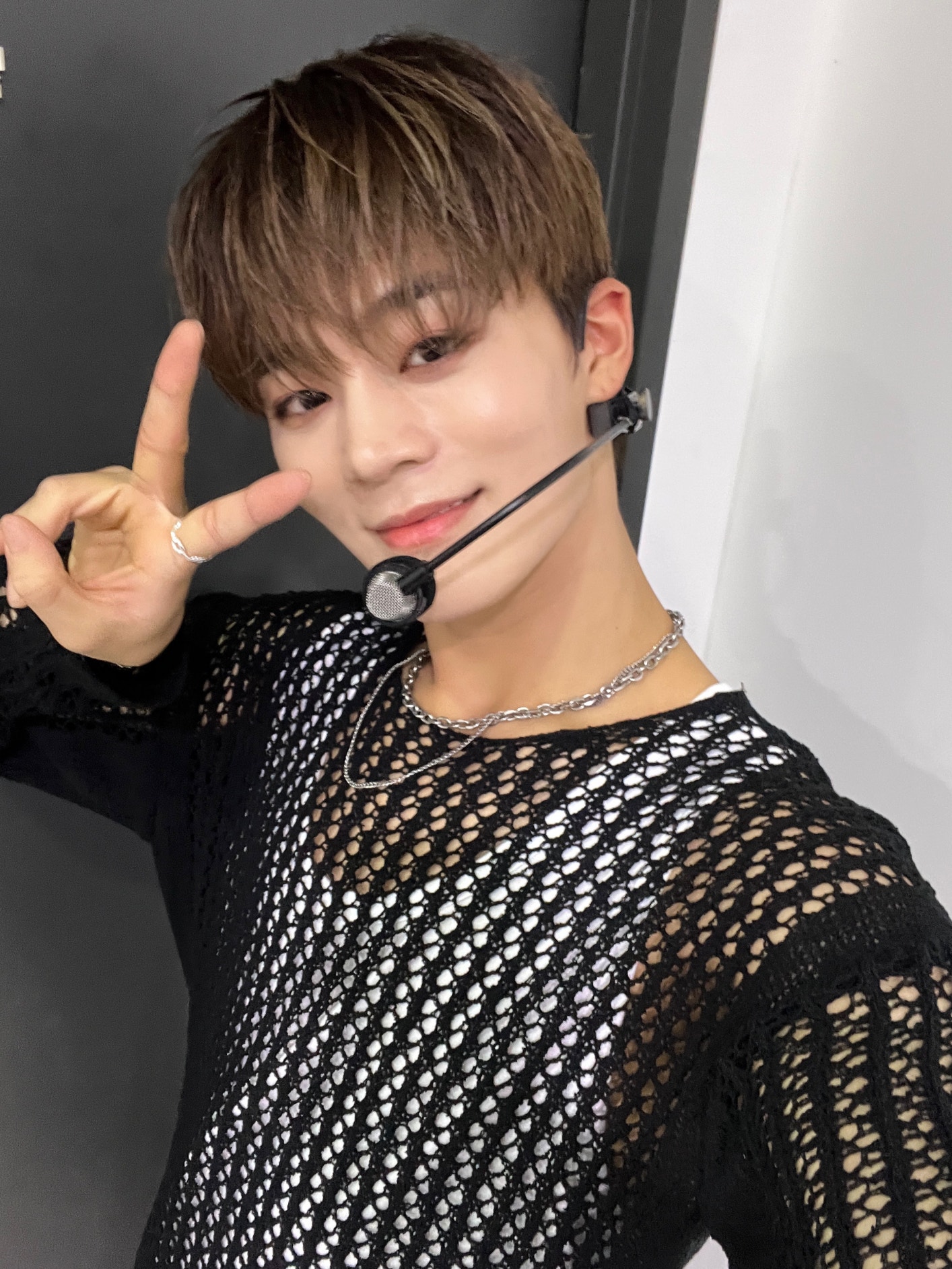 TFN Community Posts - 오늘의 노래 추천🦙 Dominic Fike - Think Fast 오늘 하루도 파이팅 ...