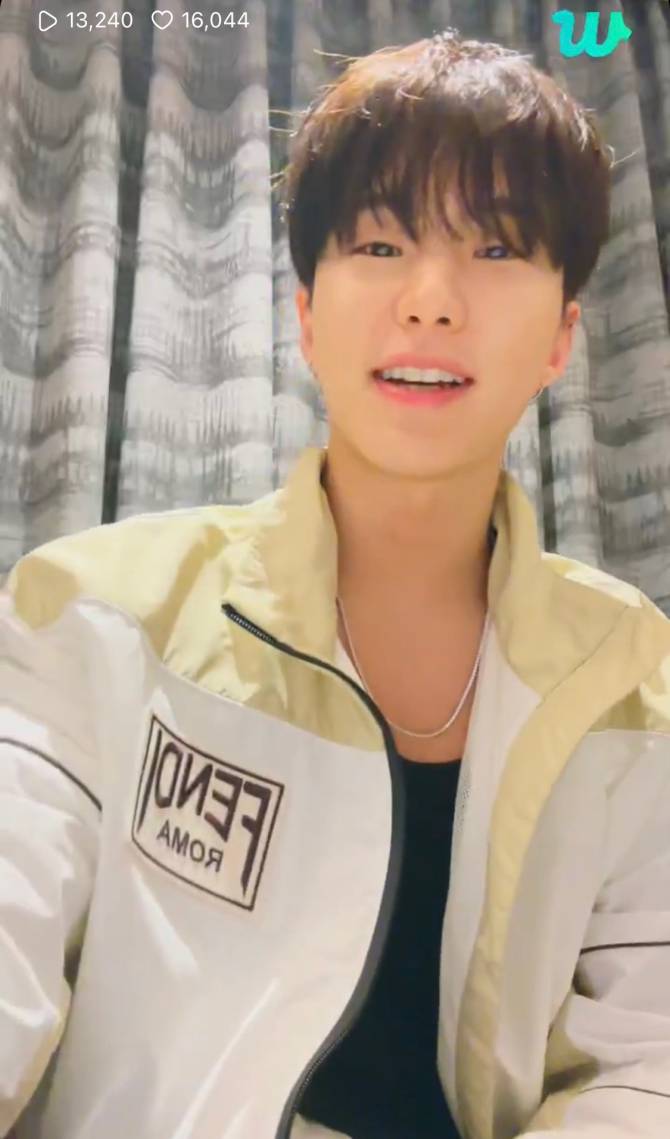 Seventeen Community Posts 오늘 순영이 미모 스타일 사복👍 너무 예뻐😍 잠깐이지만 얼굴 보고 목소리