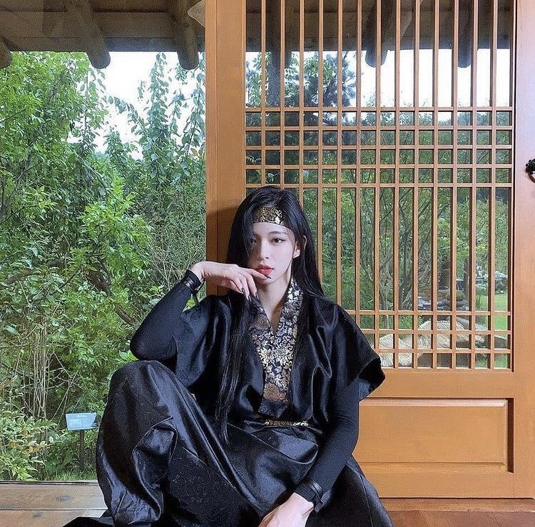 Fromis9 Community Posts 너무 아름다워서 눈이 튀어나올 것 같아