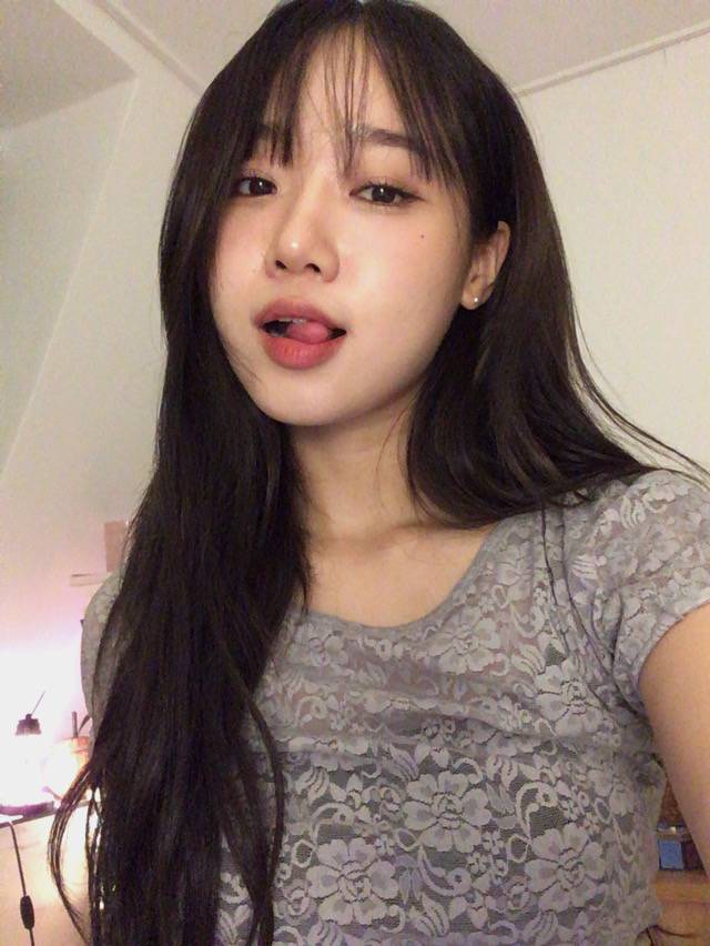 Weki Meki Community Posts 잘자 오늘도 정말 많이 고마워 ᐟ 내 행운 다 가져가 키링 ☘︎