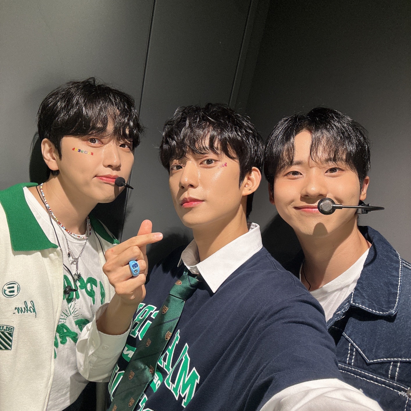 B1A4 Community Posts - 오늘도 🐻🦆🐶🍌 ️ - GONGCHAN