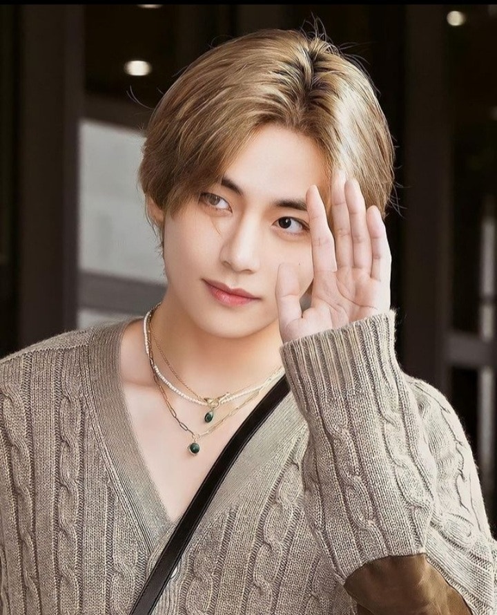 BTS 커뮤니티 포스트 - oo god his boy so pretty and beautiful. why?? 😫🤌🥹 ️‍🔥 ️‍🔥