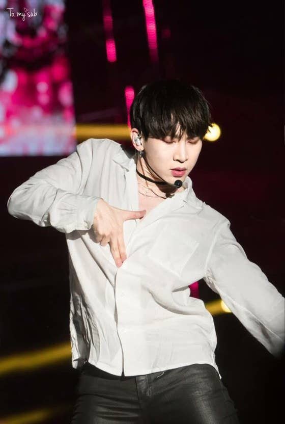 BTOB Community Post - 15일차 🫣💙 가시나 추는 사진은 노출은 없지만 추가^_^ 출처 1 서은광 인스타 2 네이버블로그(더길미디어 뮤지컬 햄릿 최종스팟 ...