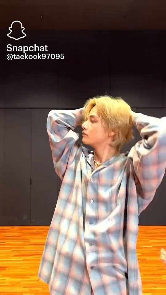 BTS Community Post - (⁠ ⁠㉨⁠ ⁠)V⁠ ⁠ᴥ⁠ ⁠V love You so much BTS 💜💜💜 Good ...