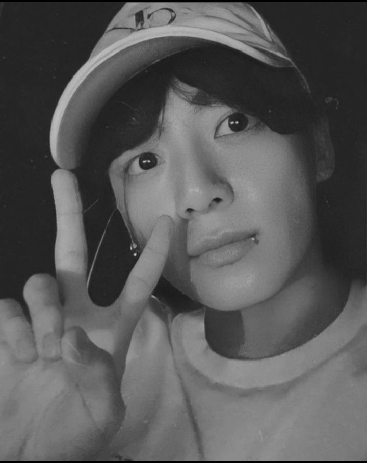 BTS Community Post - COME TO LIVE!! EVEN 1 MINUTE ITS OK JK!! my heart ...