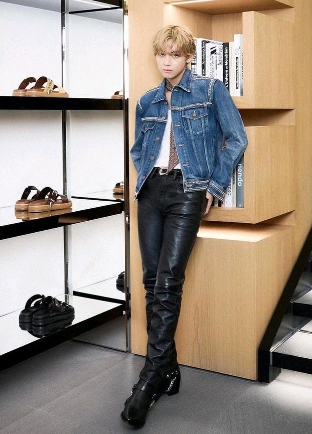 BTS Community Post - Celine Boy ️ ️‍🔥🌸