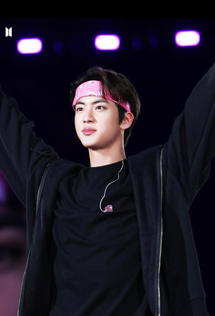 Bts Community Posts ユンギのlive スクリーンに映るジンくんの笑顔が 忘れられない ジンくん Liveが恋しいね