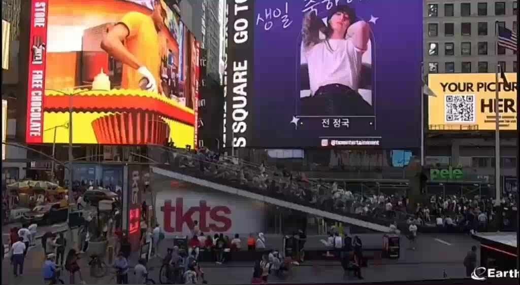 BTS Community Post - a guift from BTS Mexico to JK, Times square in NY ...