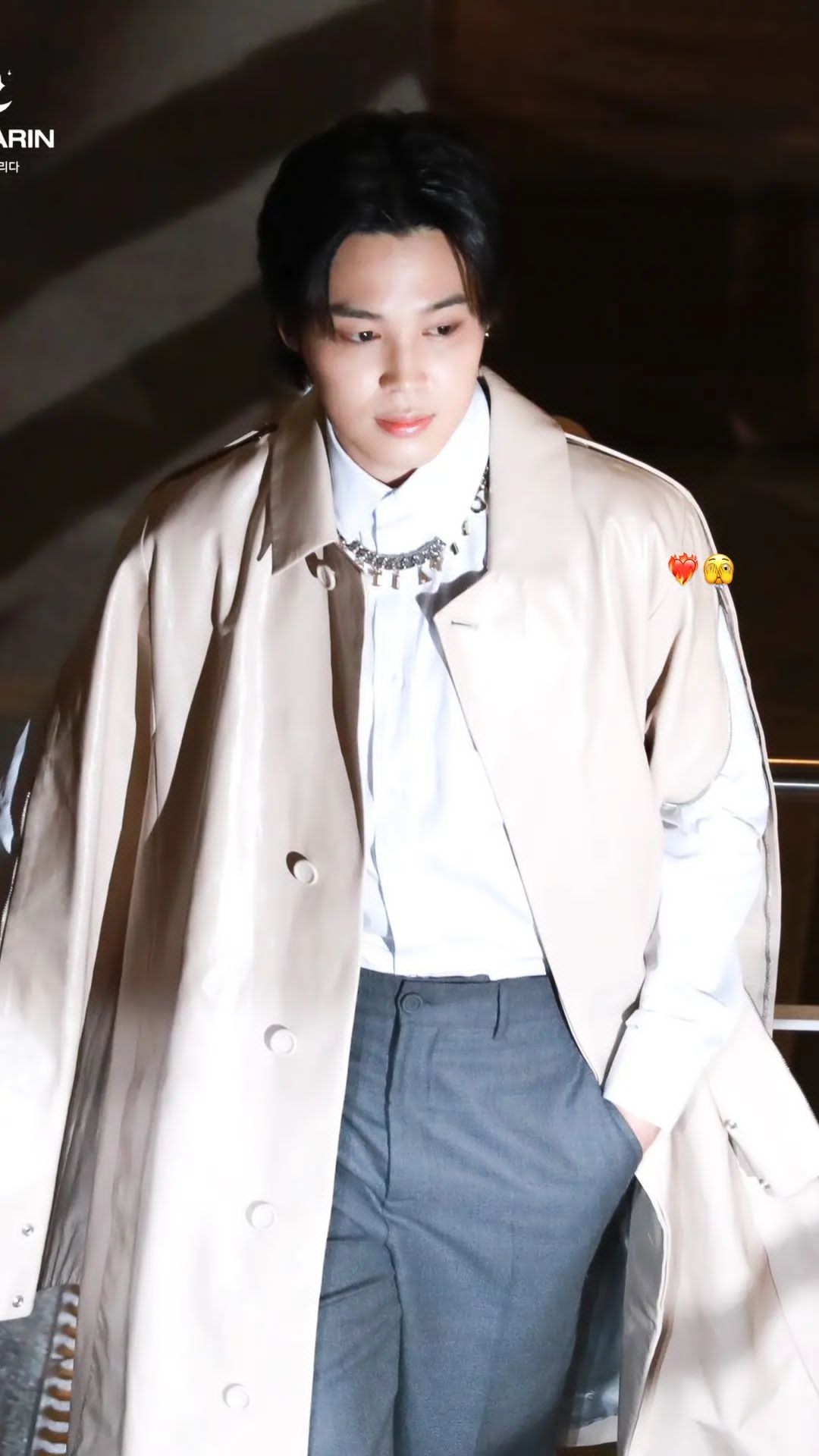 BTS Community Posts - Jimin.. Oh...how beautiful! Broad shoulders and ...