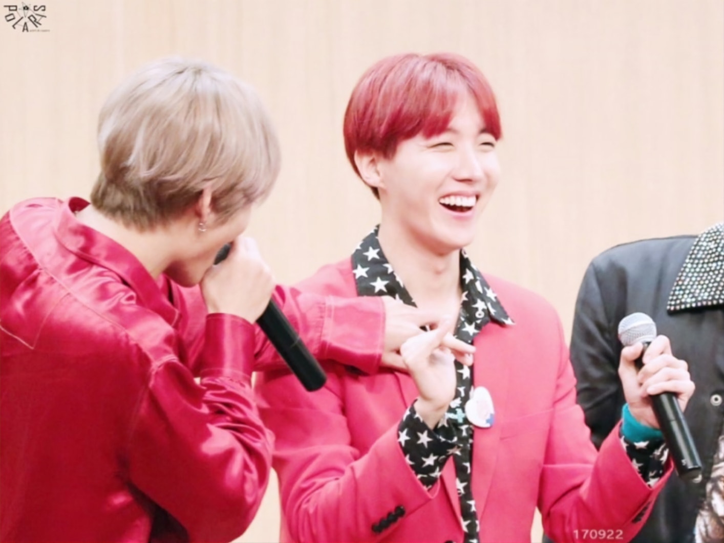 BTS Community Post - 홉모닝~🐿💜 우리 호비🐿 굿모닝~^^😁👋👋 잘 잤어요?🤗 토요일 휴일 여유있고 편안한 날 보내요~😊 저는 현생으로 못간 정국이🐰 ...