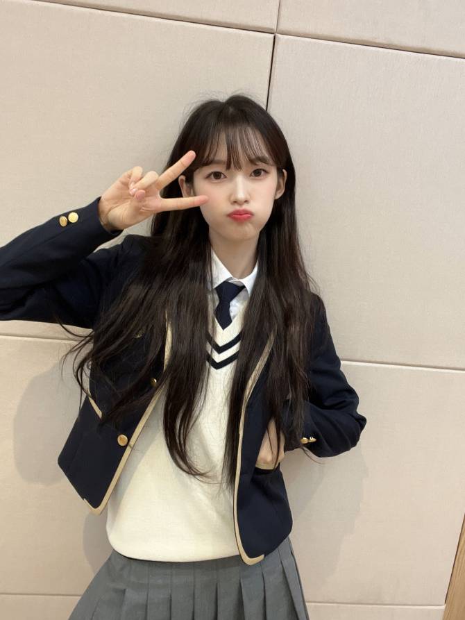Oh My Girl 커뮤니티 포스트 얼른 자라아아 ️ 오늘 하루도 너무 고생해쒀 ️꿈에서 놀쟈 코코낸네해 얼른😍 아린