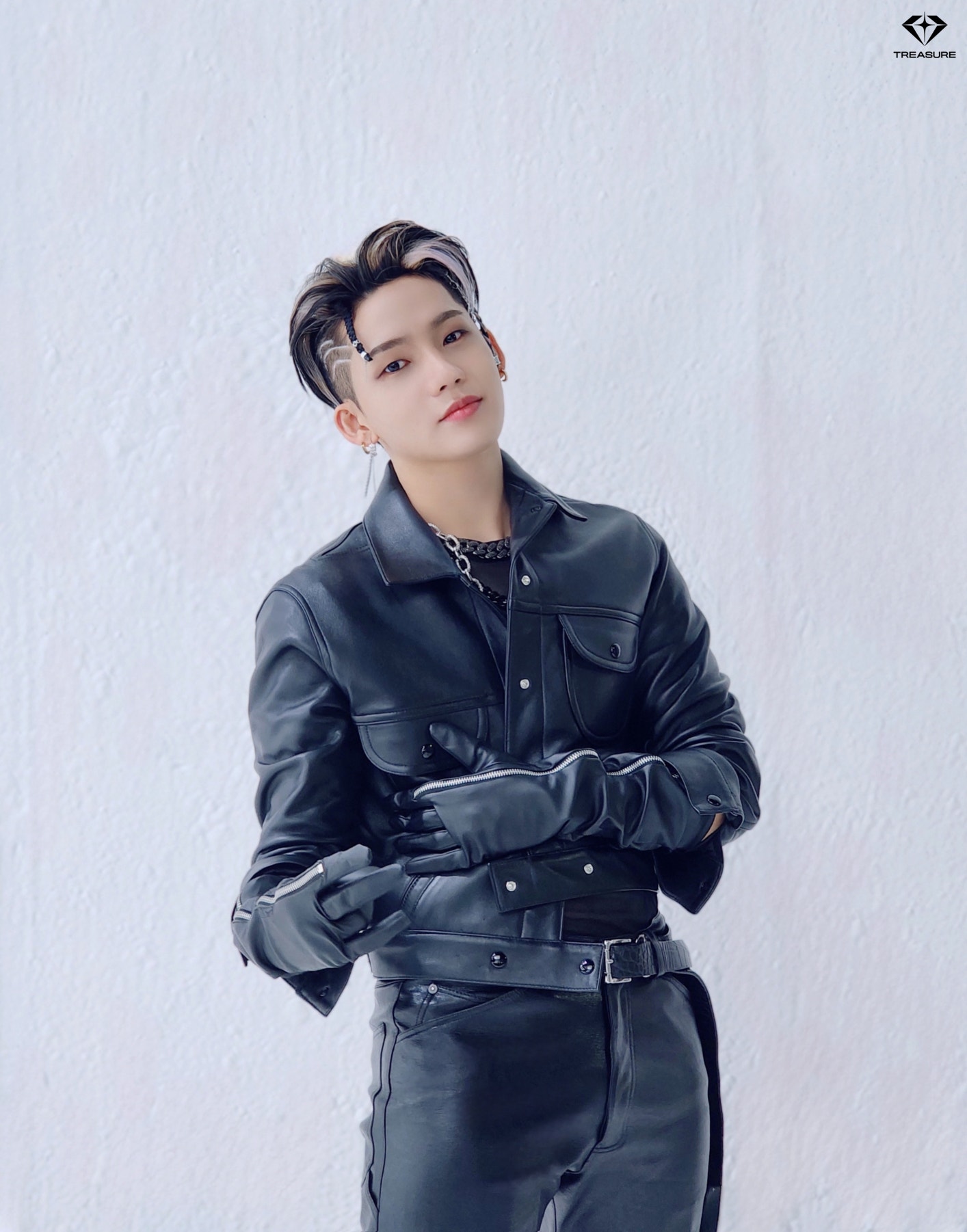 Weverse TREASURE Image - TREASURE [REBOOT] JACKET BEHIND PHOTO #1 📸