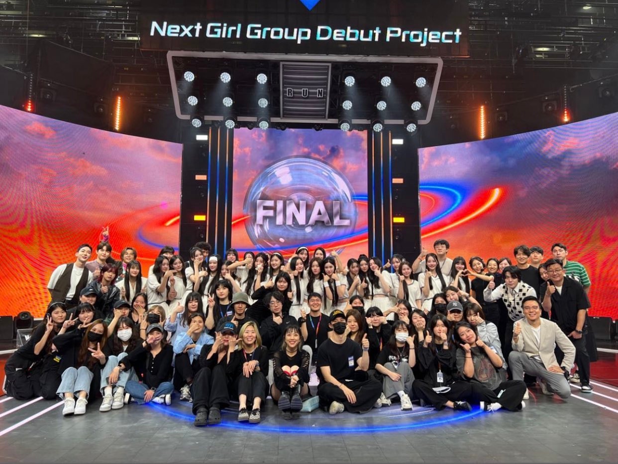 ILLIT Community Post - runext fam