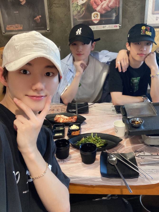 Atbo Community Post 맛있더라~~ 내 최애 고깃집🩵 With 콩 And 돌 Kimyeonkyu