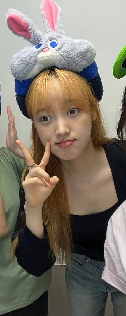 Weki Meki Community Posts 키링 나 개강해써 ㅎㅎ🙀 친구들이랑 인생 네 컷 찍었당 아직 많이 덥네에