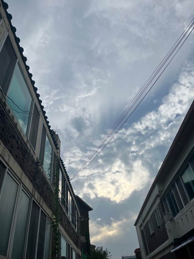 Seventeen Community Post 오늘도 이뻐서 찍은 하늘☁️ 구름은 세봉이들 처럼 진짜 이쁜데 사진에 재능이 없다