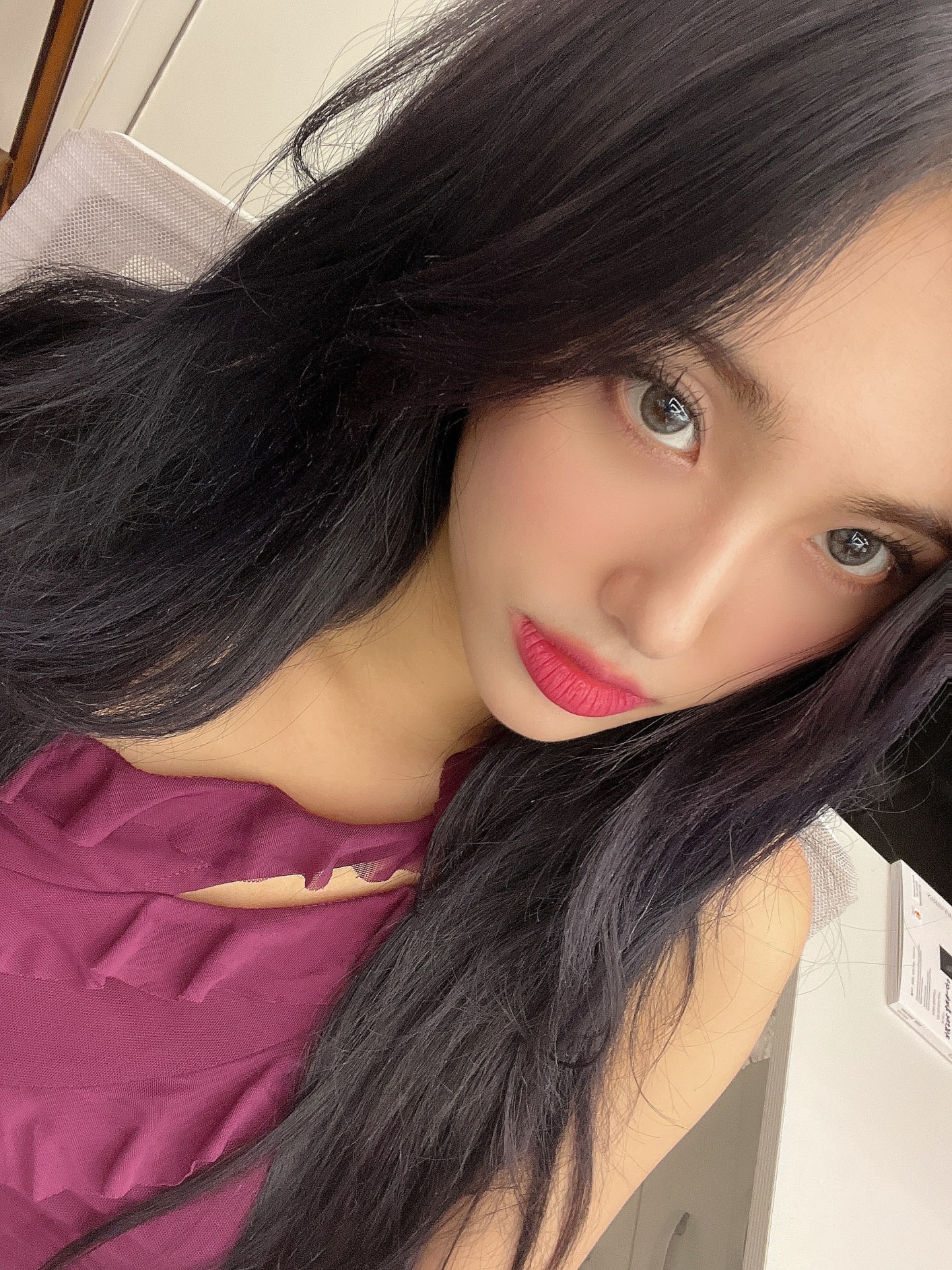 EVERGLOW Community Post - 다들 내가 보고싶을까봐💜 - AISHA