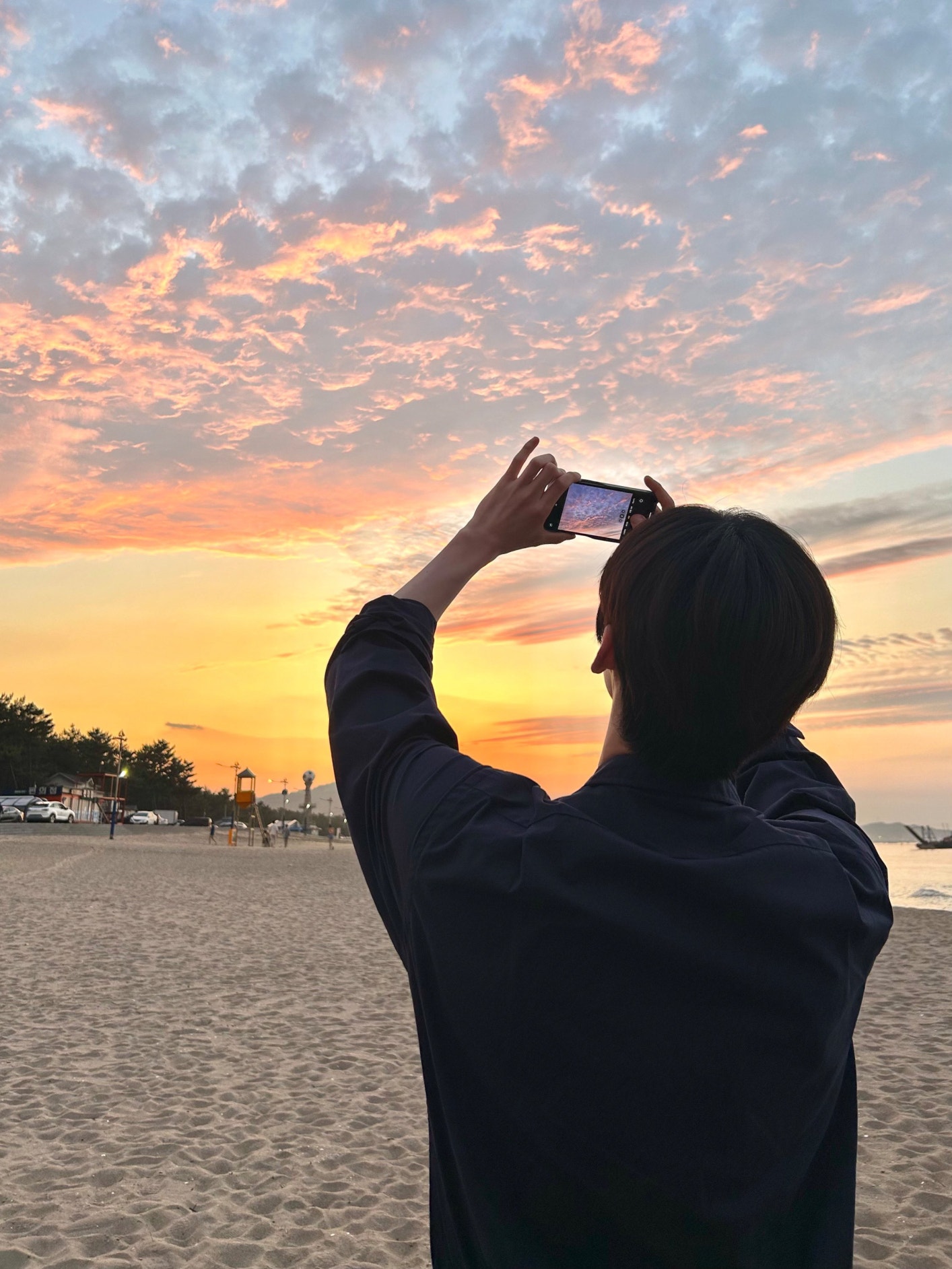 Hwang Min Hyun Community Posts 대장 안녕 새벽 밤으로 제법 선선해진 날씨를 느끼게 되니까 정말