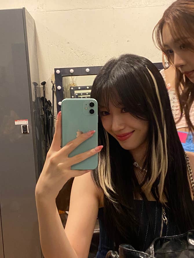 Rocket Punch Community Posts 희자매 날 너무 조아해~💙🩵 Suyun