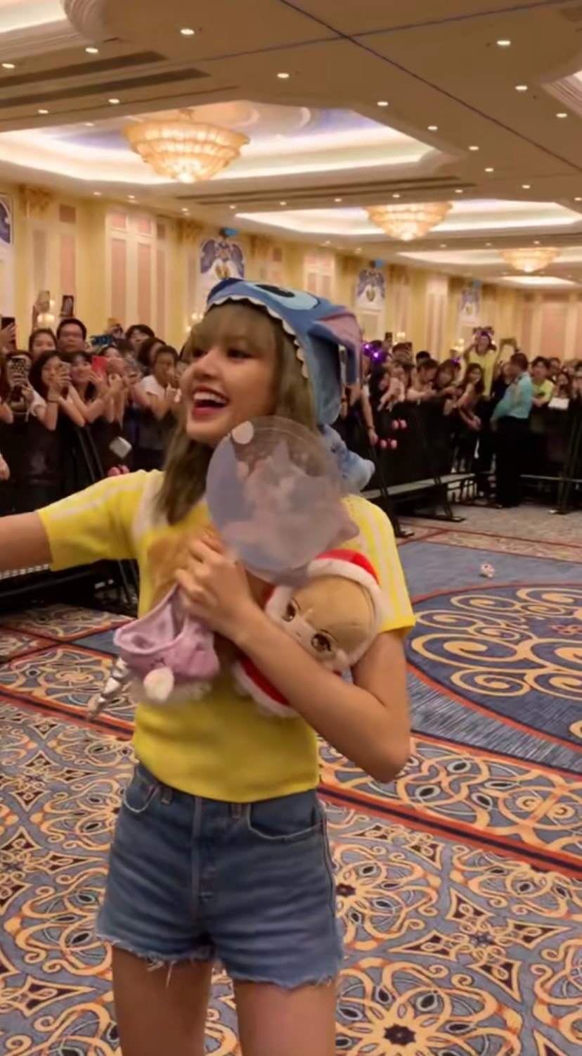 BLACKPINK Community Posts - Lisa啊 还记得来时的路吗 还记得那时的初心吗