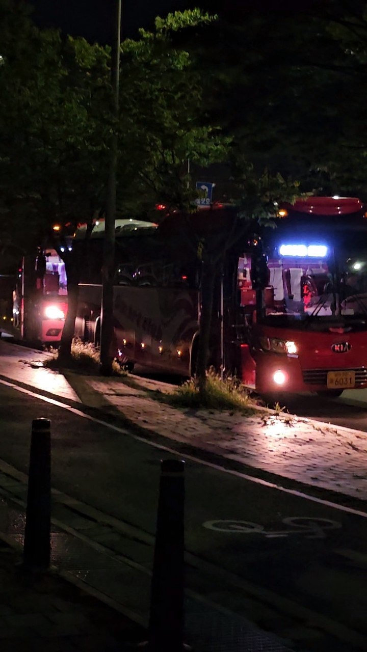 BTS Community Post - Taehyung prepared six buses that ARMY used to move ...