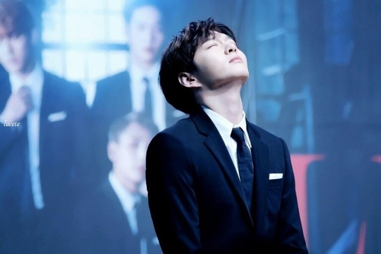 BTOB Community Posts - (출처 네이버) 턱선 넘 멋지잖아 섭아~~♡