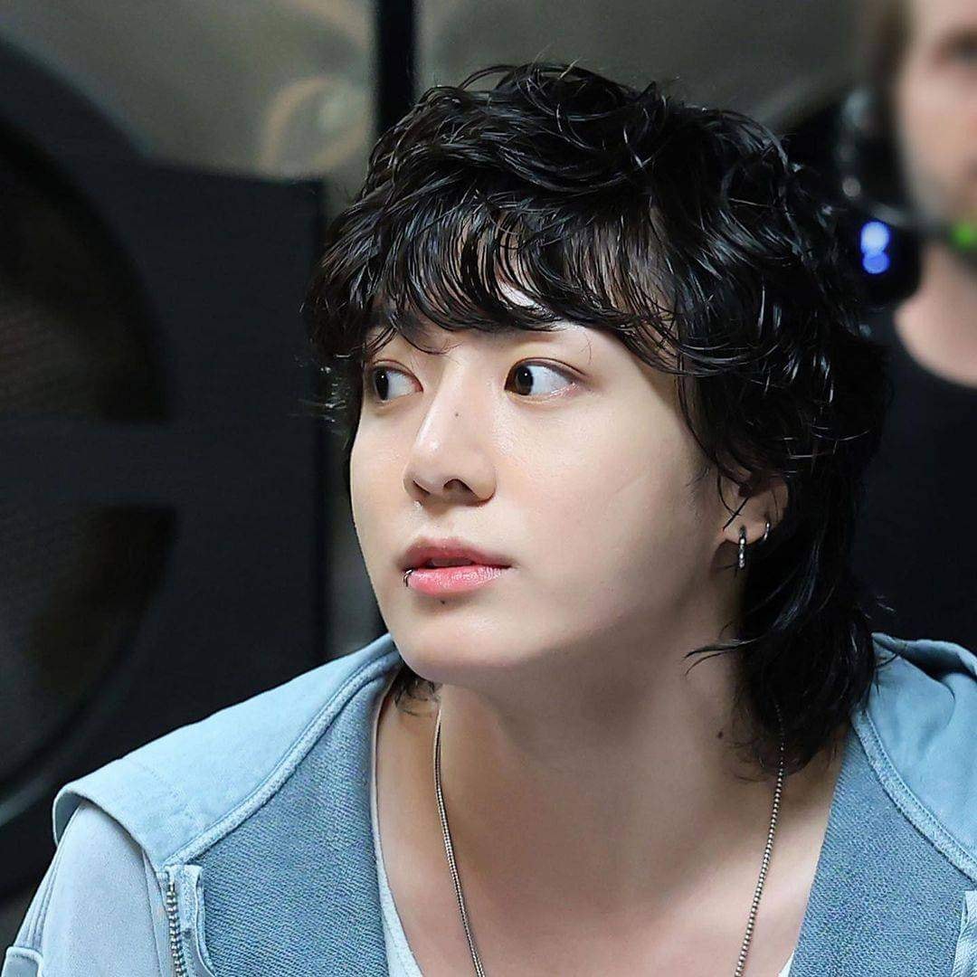 BTS Community Post - 쪼그리고 앉아 너 어디야?