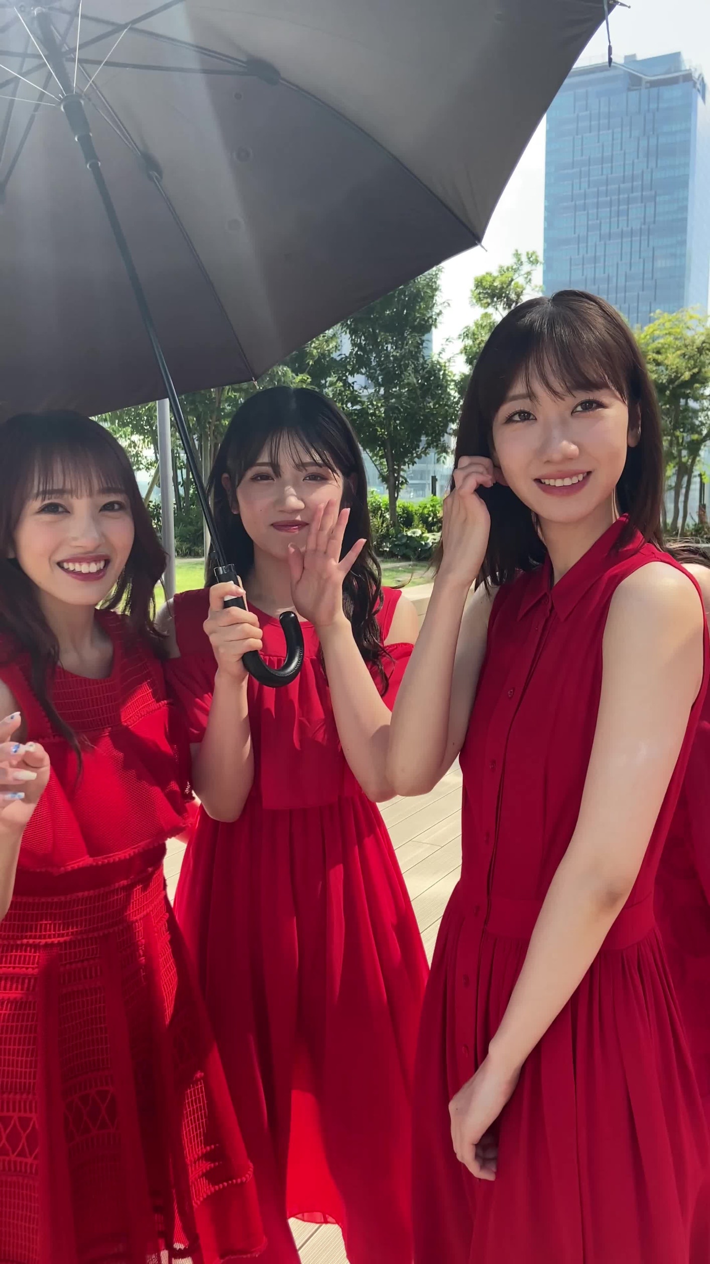 AKB48 Community Post - AKB48 62nd Single「アイドルなんかじゃなかったら」MV撮影現場にweverseカメラが密着しました📷💕 メンバーの様々な姿をみな ...