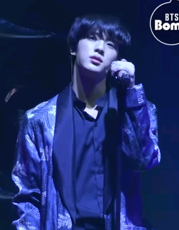 Bts Community Post 何も言わないけど そっと 側で寄り添ってくれる 貴方の優しさに 私の心は ふんわり安心感で癒される
