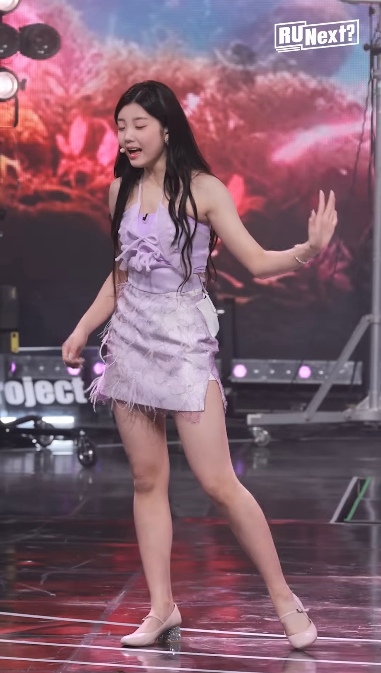 ILLIT Community Post - Thinking about Wonhee’s high note today💭 💓