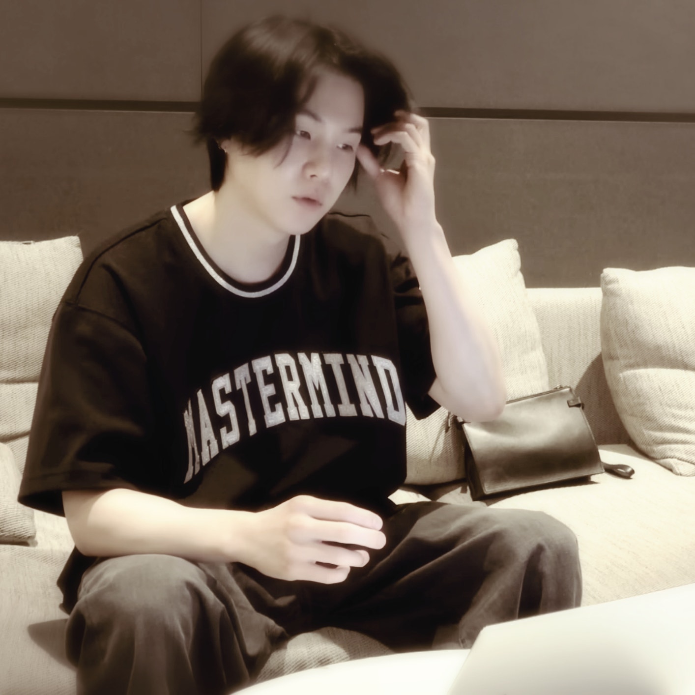 BTS Community Post - 오늘도 너와 너의 소중한 사람이 건강하고 행복하기를. 웃는 얼굴로 지낼 수 있기를 바랍니다 ...