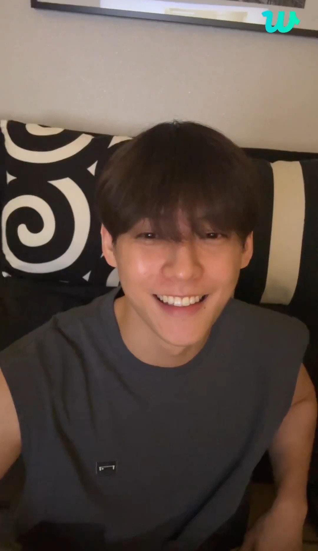 BTOB Community Post - 진짜 최강동안! 다정하고 따스한 우리미녁이~🐿 라이브 해줘서 너무고마워💙 정말 좋은사람🫶