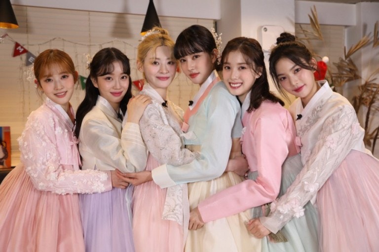 Stayc Community Posts 스윗분들 좋은 연휴 보내세요 ️ 울 스테이씨도 가족분들이랑 만나서 좋은 날 보내길🥰