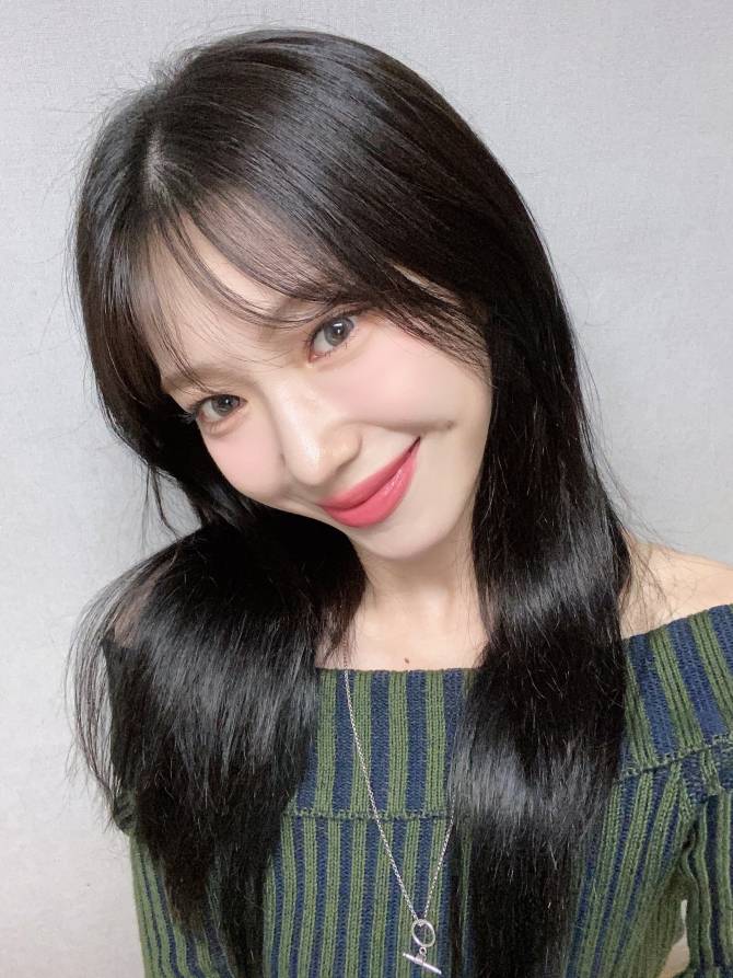 Rocket Punch Community Posts 켓치들 추석연휴 행복하라고 셀카 우르르르르르ㅡㄹ르ㅡㄹ💚🖤🌕 Suyun