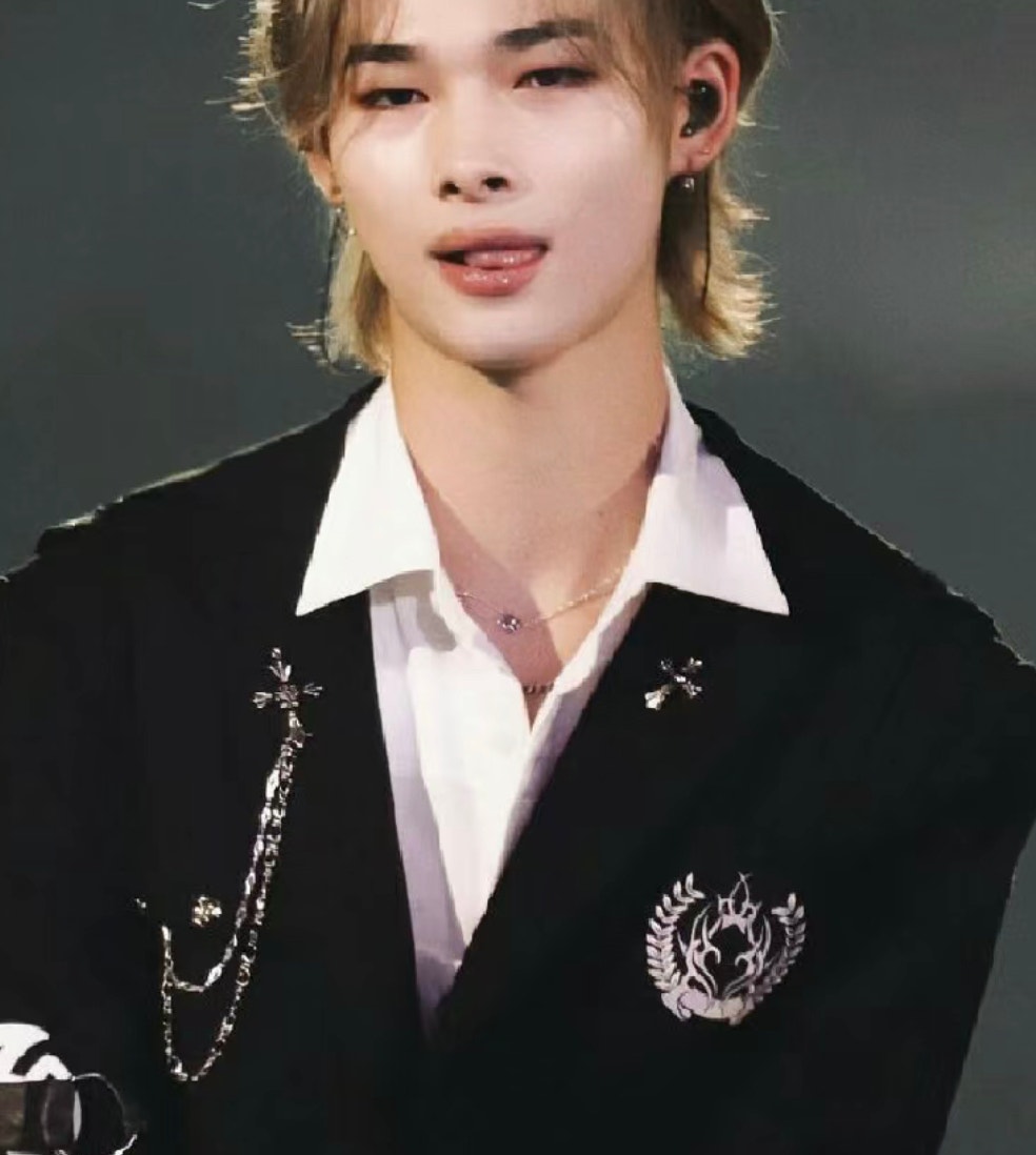 ENHYPEN Community Post - Niki 帅晕我了，谁能懂我？忙内的反差，又骚又性感！！我是niki的梦女，老公！！主人！！🥰😍😘