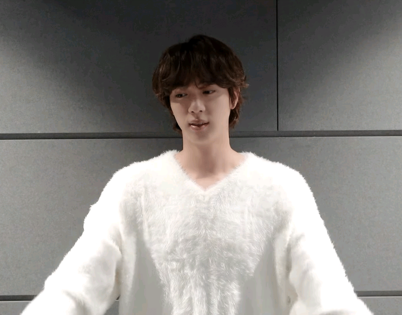 BTS 커뮤니티 포스트 - GIVE THE STYLIST WHO STYLED HIM A 100% RAISE ASAP!! # ...