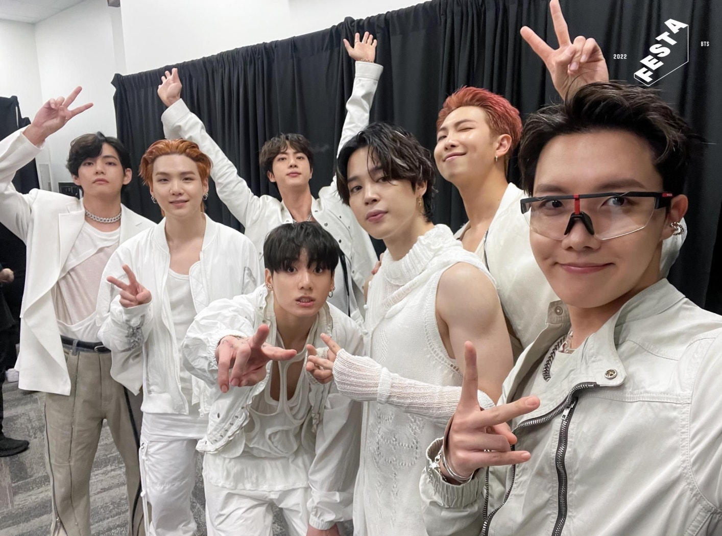 BTS Community Post - 2023年もBTS💜ARMYにとって素敵な1年になりますように