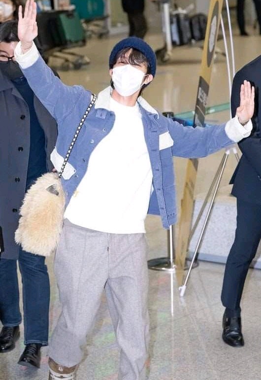 BTS Community Post - Mi amorrr llego sano y salvo💜🐿💜 TE AMO